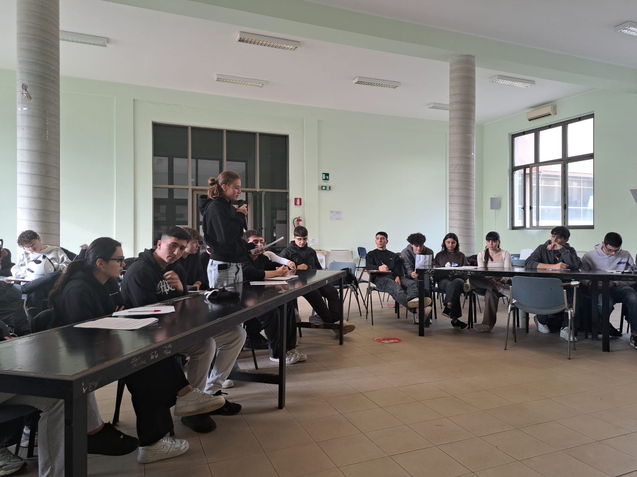 PRIMA SIMULAZIONE SEDUTA PARLAMENTO EUROPEO ALL’ ISTITUTO E. FERMI DI ...